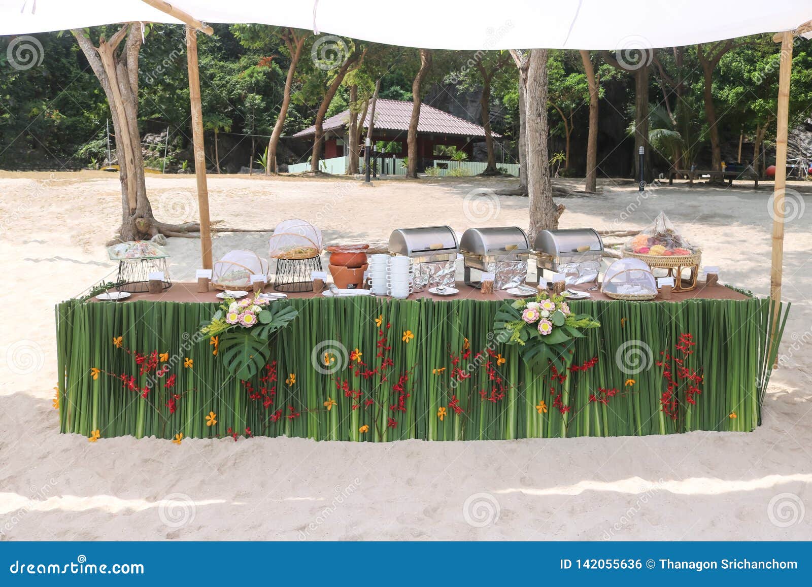 Buffet on the Beach , Line Set Up for Lunch at Tropical Stock Photo ...