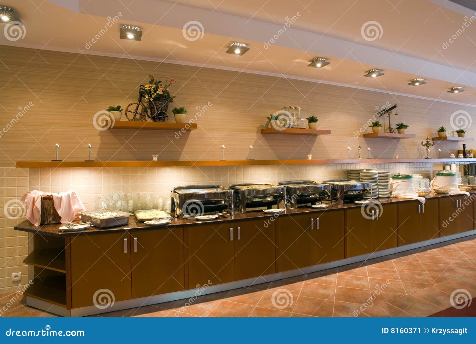 Buffet caldo immagine stock. Immagine di pranzi, commercio - 8160371