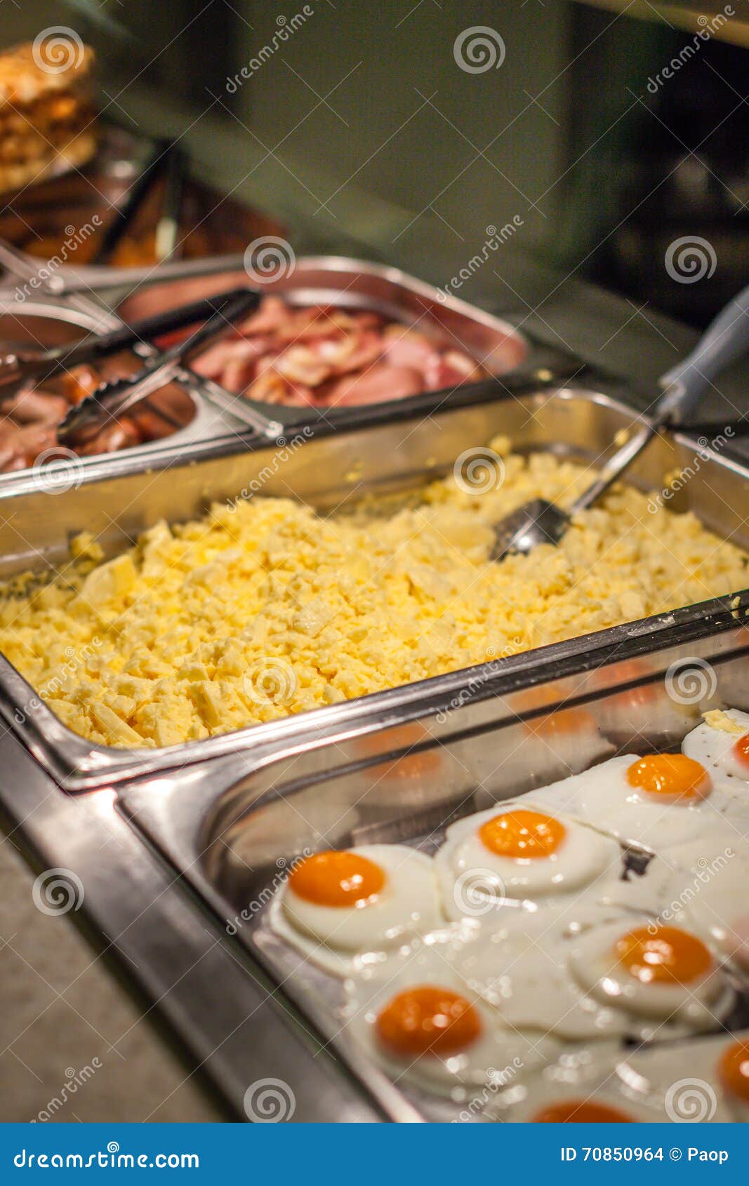 Buffet Chaud De Petit Déjeuner Photo stock - Image du ingrédients, frit ...