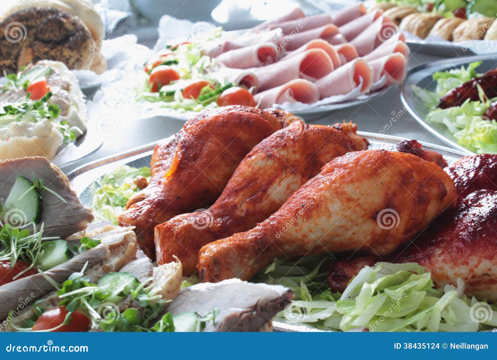 Buffet de viande froide photo stock. Image du déjeuner - 38435124