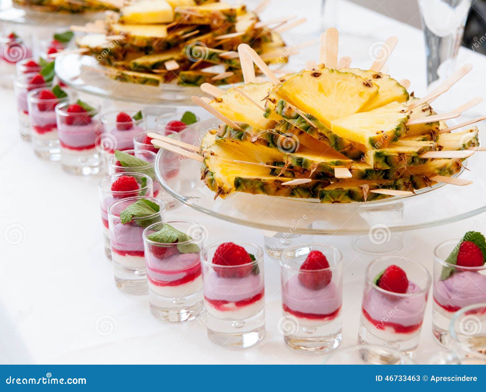 Buffet Del Dessert E Della Frutta Immagine Stock - Immagine di caffè ...