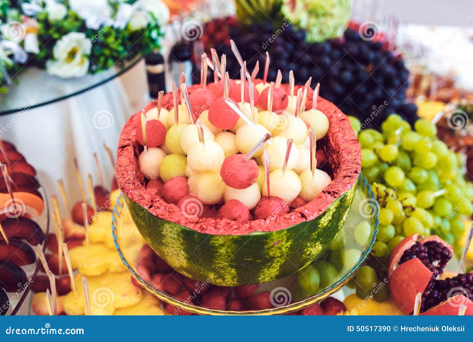 Buffet Di Frutta E Delle Bevande Fotografia Stock - Immagine di bacca ...