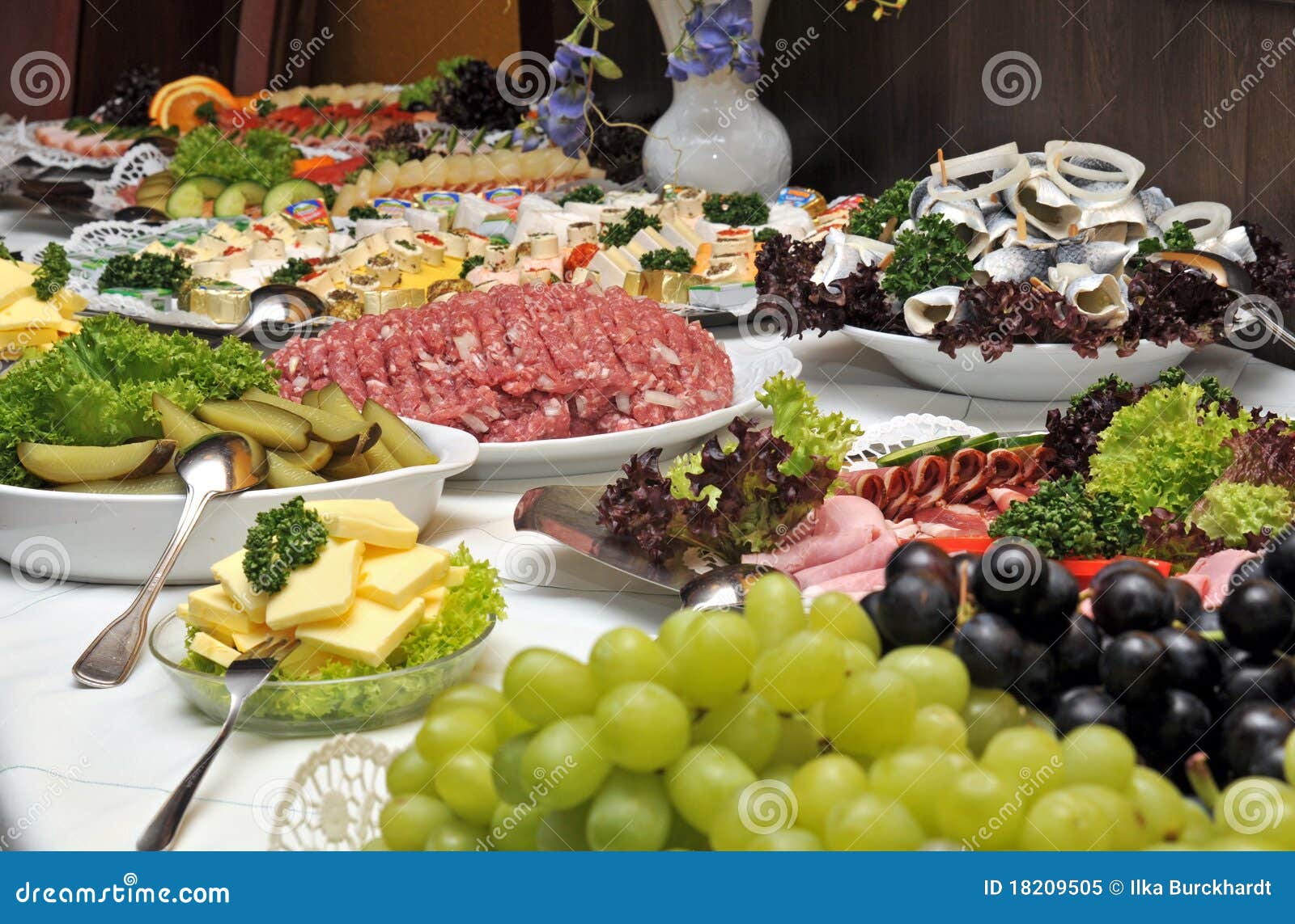 Buffet froid image stock. Image du froid, mangez, secouez - 18209505
