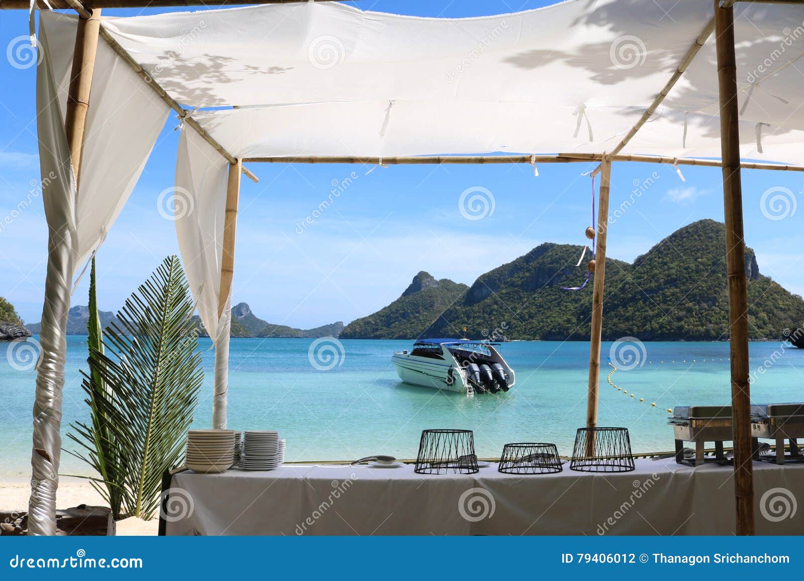 Buffet Lunch Set on the Beach. Stock Photo - Image of dinnerware, hotel ...