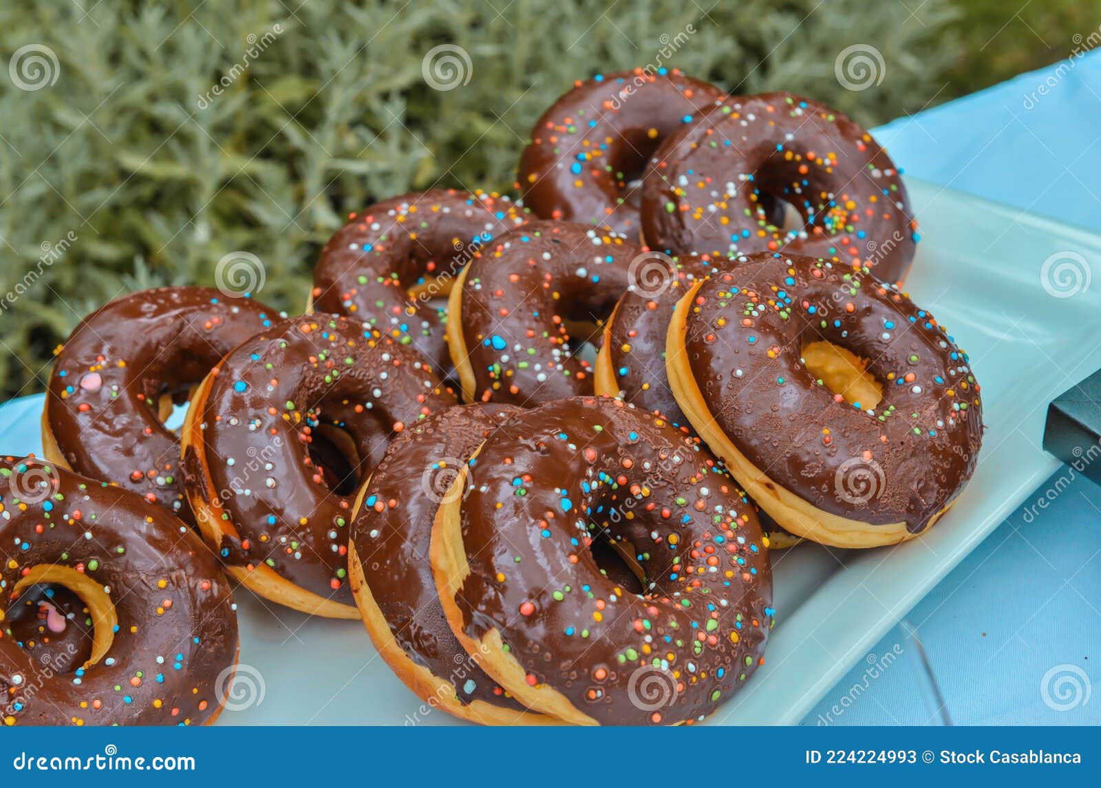 Buffetcloseup De Beignet D'une Paire De Beignes Sur Une Plaque Image ...
