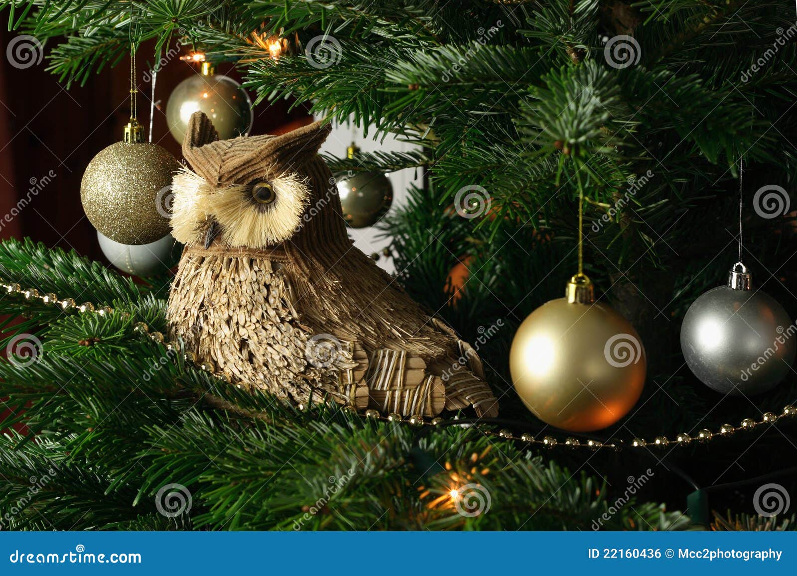 Buho Artificial En árbol De Navidad Foto de archivo - Imagen de oropel ...