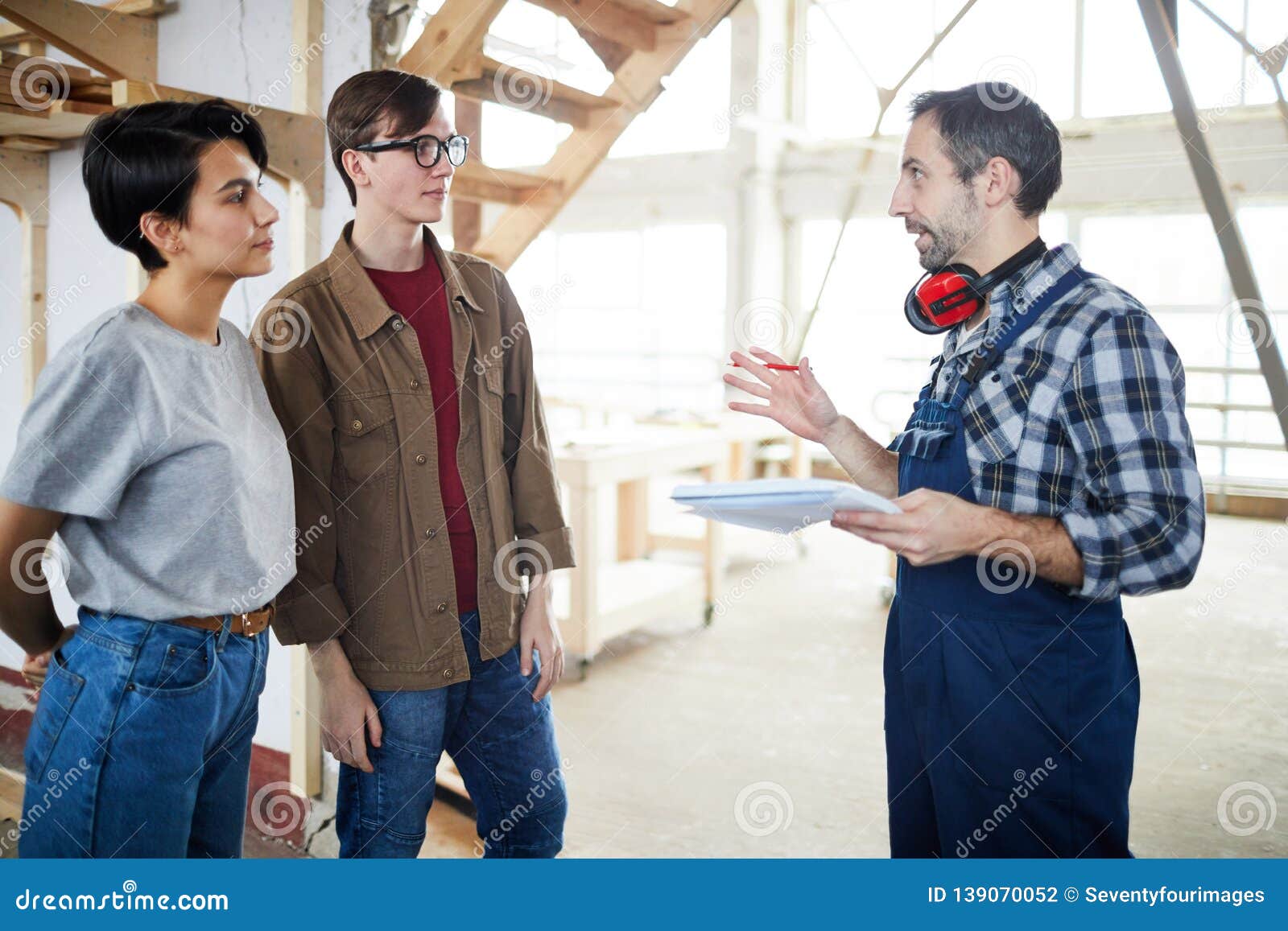 Builder Talking To Customers Stock Photo - Image of explaining ...