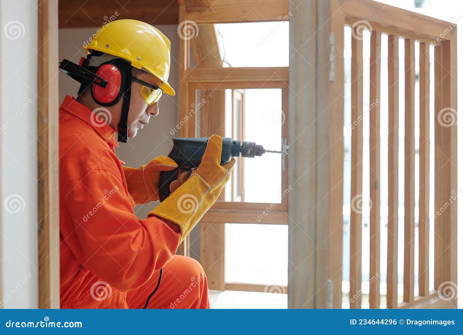 Builder Using Self-Tapping stock photo. Image of hardhat - 234644296