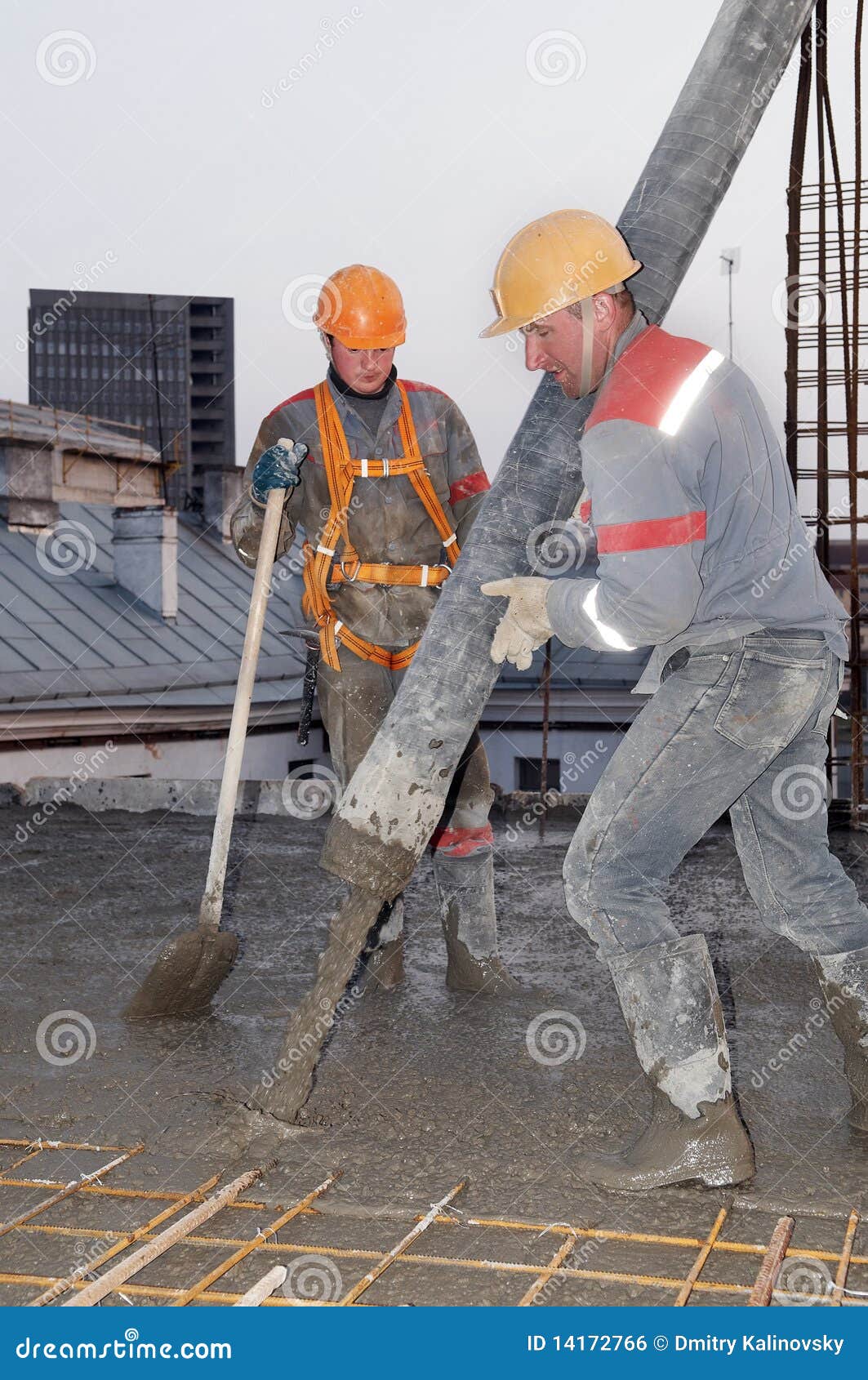 Builder Worker Pouring Concrete Stock Photo - Image of action, metal ...