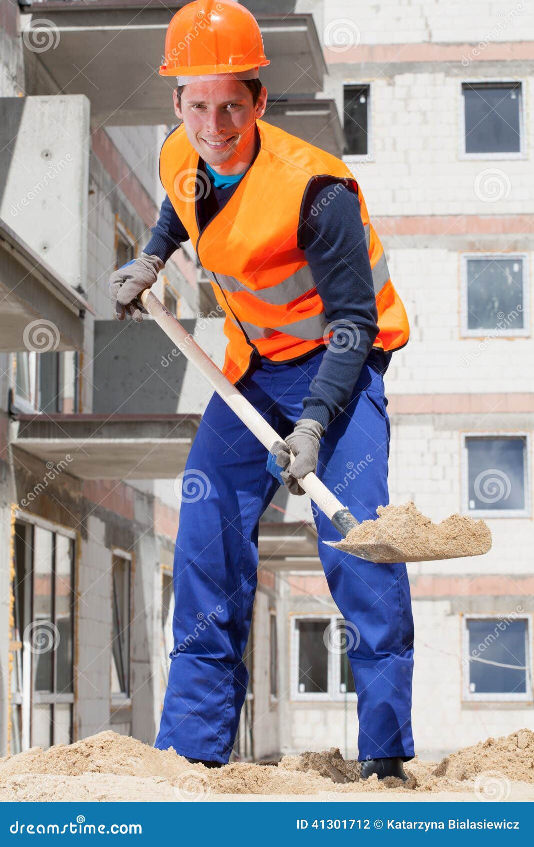 Builder Working with a Spade Stock Photo - Image of danger, employee ...