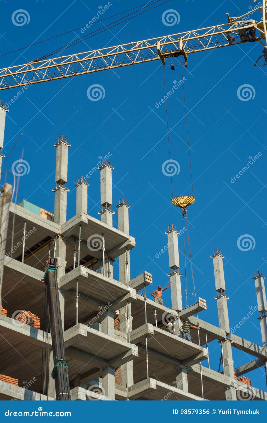 Builders with Crane Building a House Editorial Photo - Image of happy ...