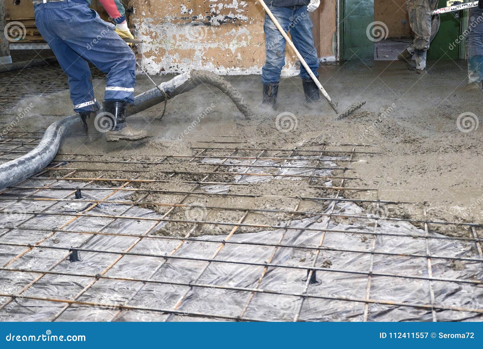 Pouring concrete slab stock image. Image of builder - 112411557