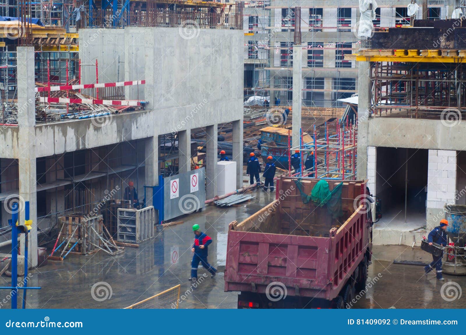 Builders are working editorial photography. Image of machinery - 81409092