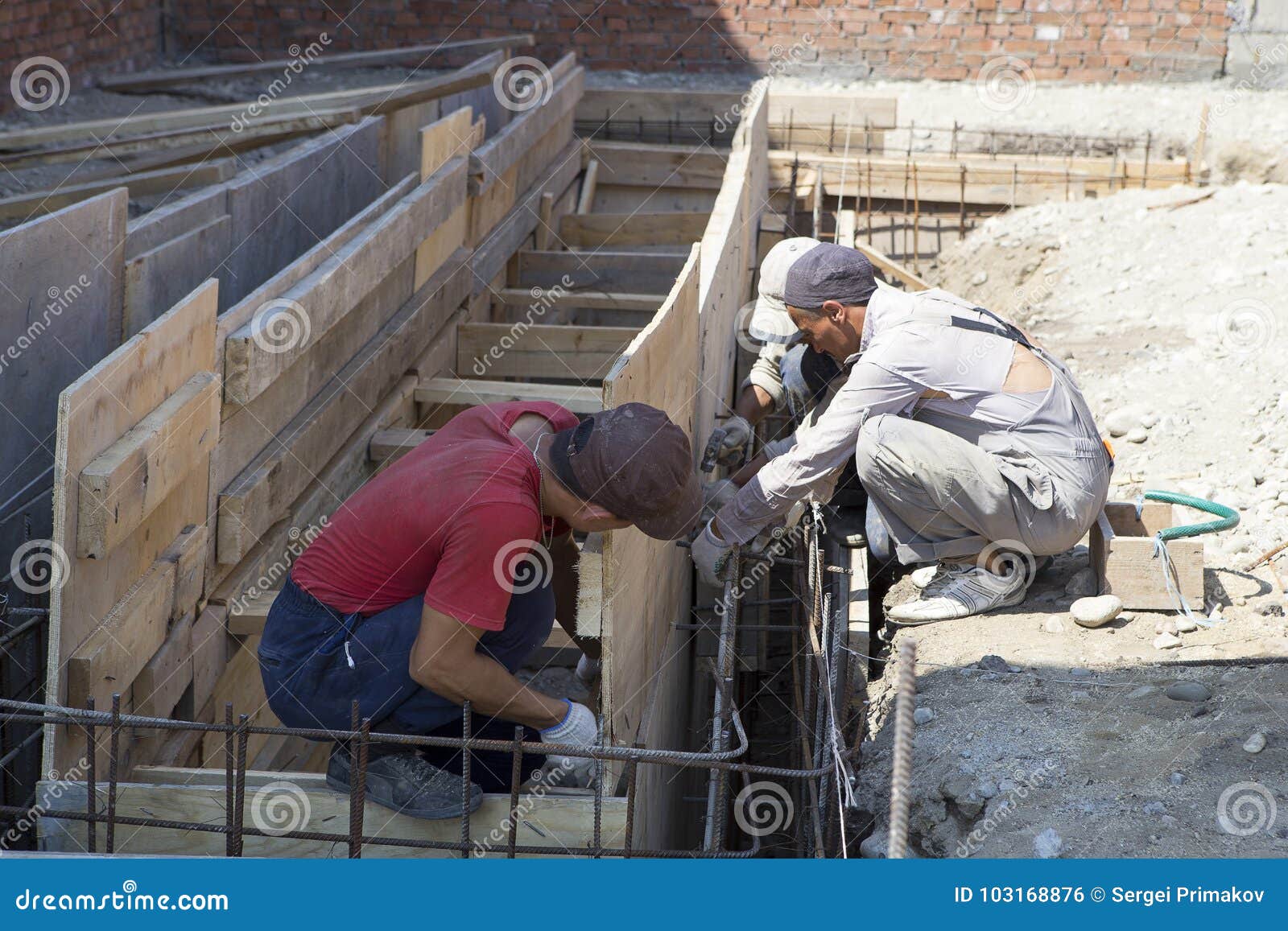 Building a brick building editorial photo. Image of laborer - 103168876