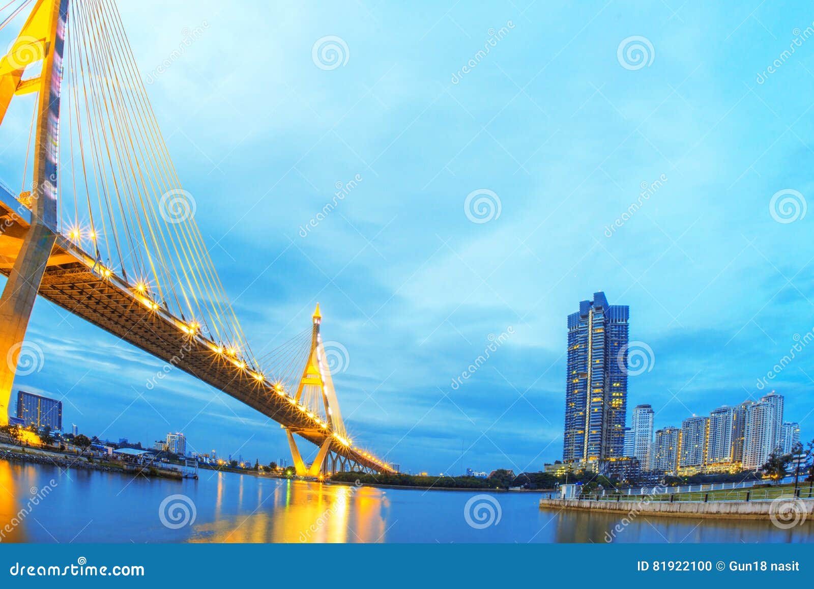 Building a bridge editorial image. Image of pedestrian - 81922100