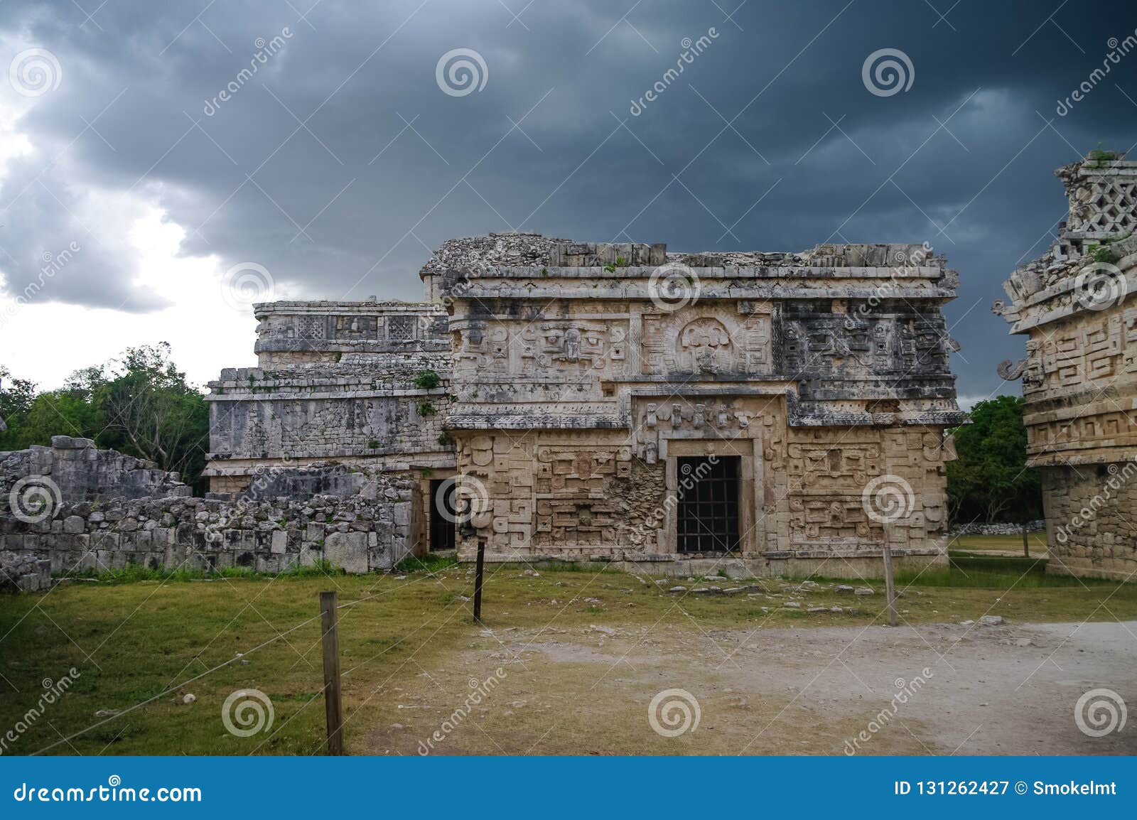 Edificio De Las Monjas In The Mayan City Chichen Itza Stock Photo ...