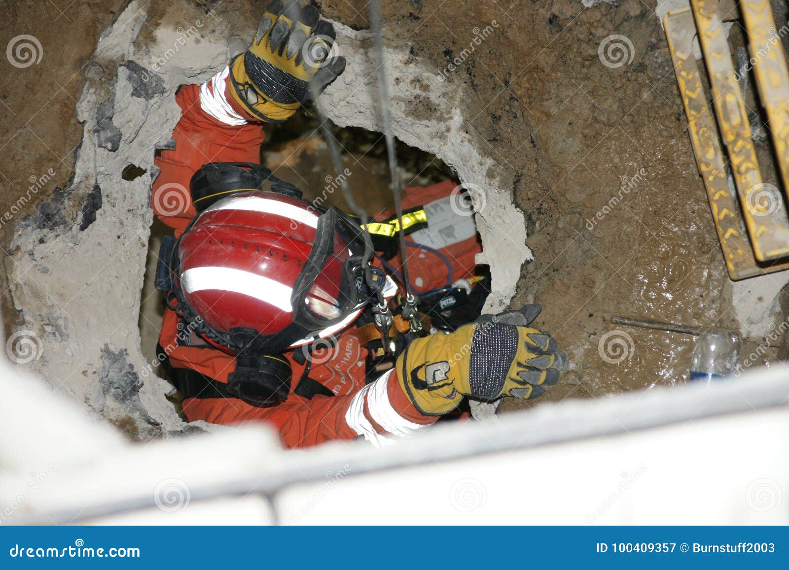 Building Collapse, Disaster Zone Editorial Photography - Image of rise ...