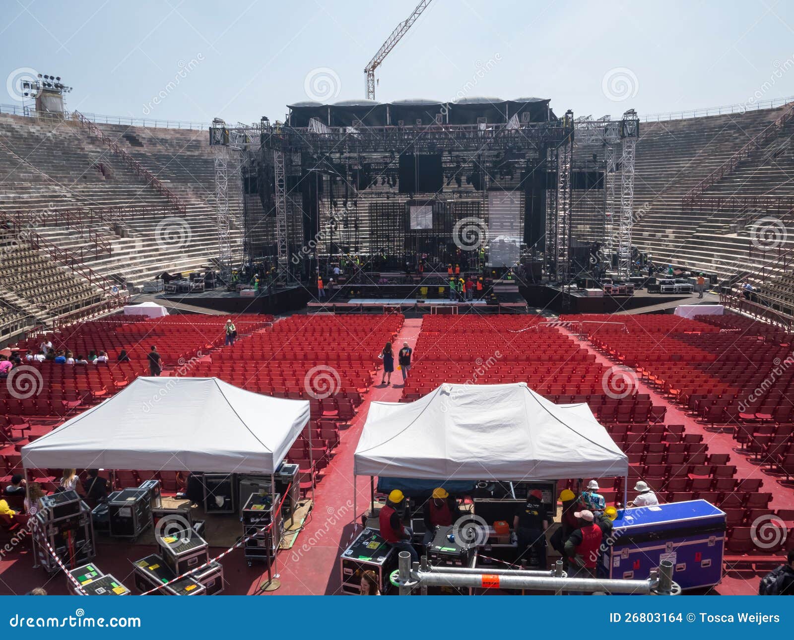 Building a concert stage editorial stock image. Image of circle - 26803164