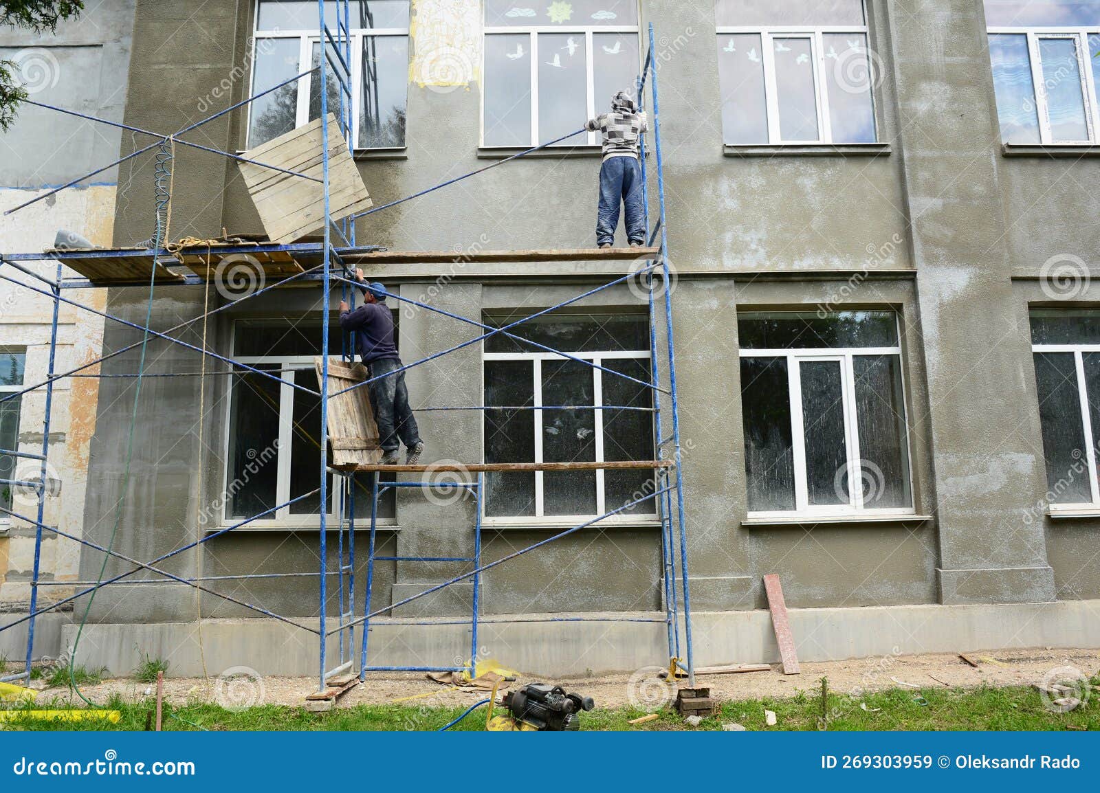Building Contractors are Installing, Assembling High Scaffolding To ...