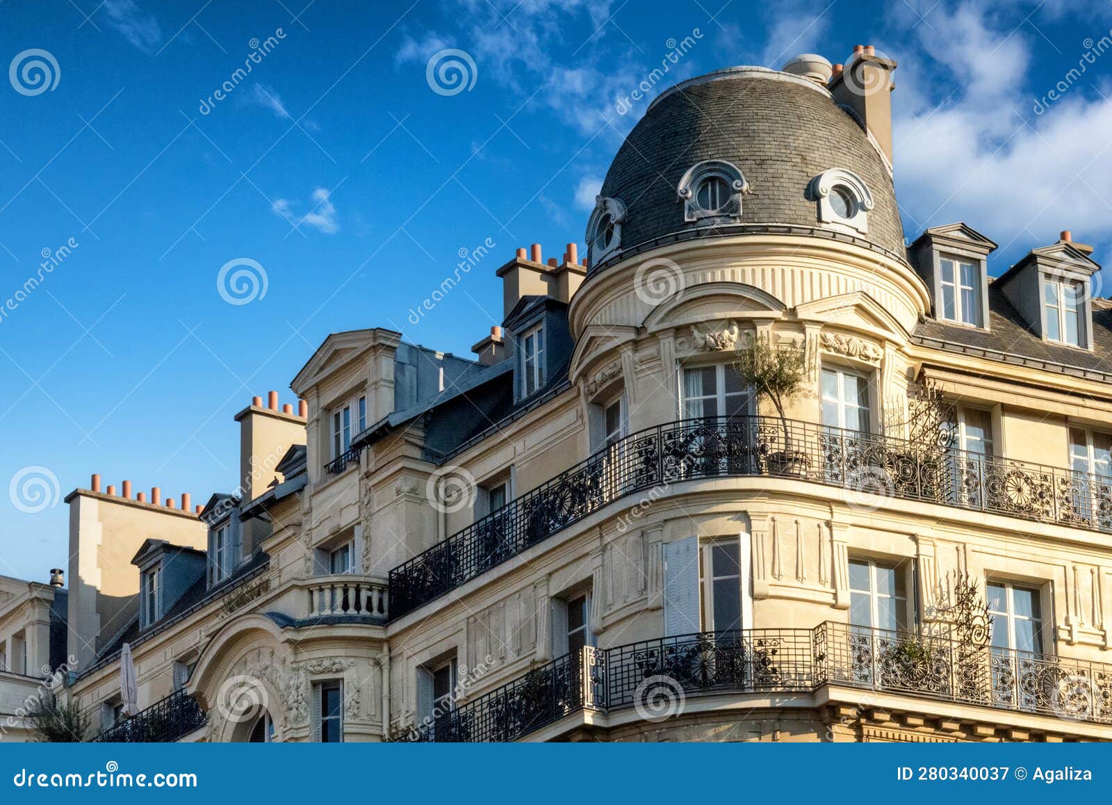 Building Corner and Facade in the Classical Architecture of Paris ...