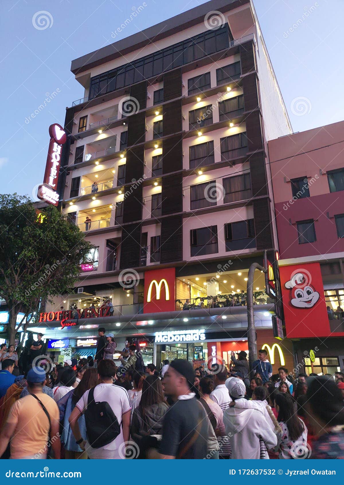 Building and Crowd at Baguio Session Road Editorial Photography - Image ...