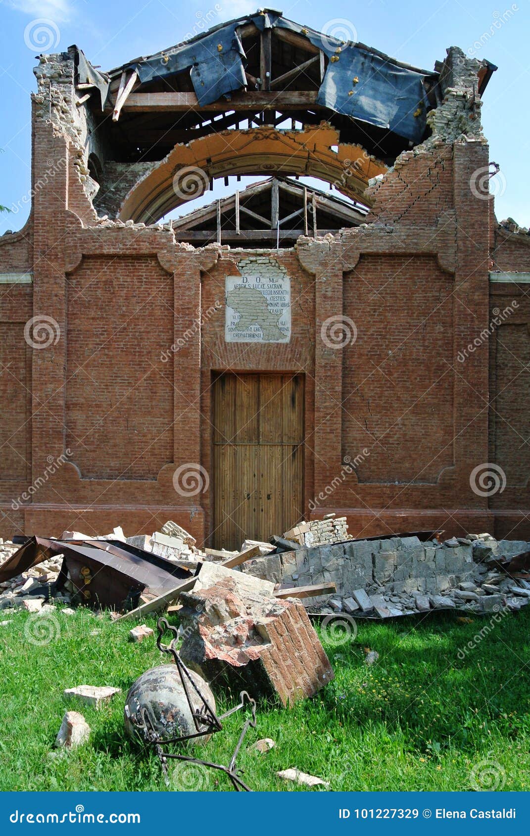 Building Destroyed by the Earthquake Stock Image - Image of shock ...