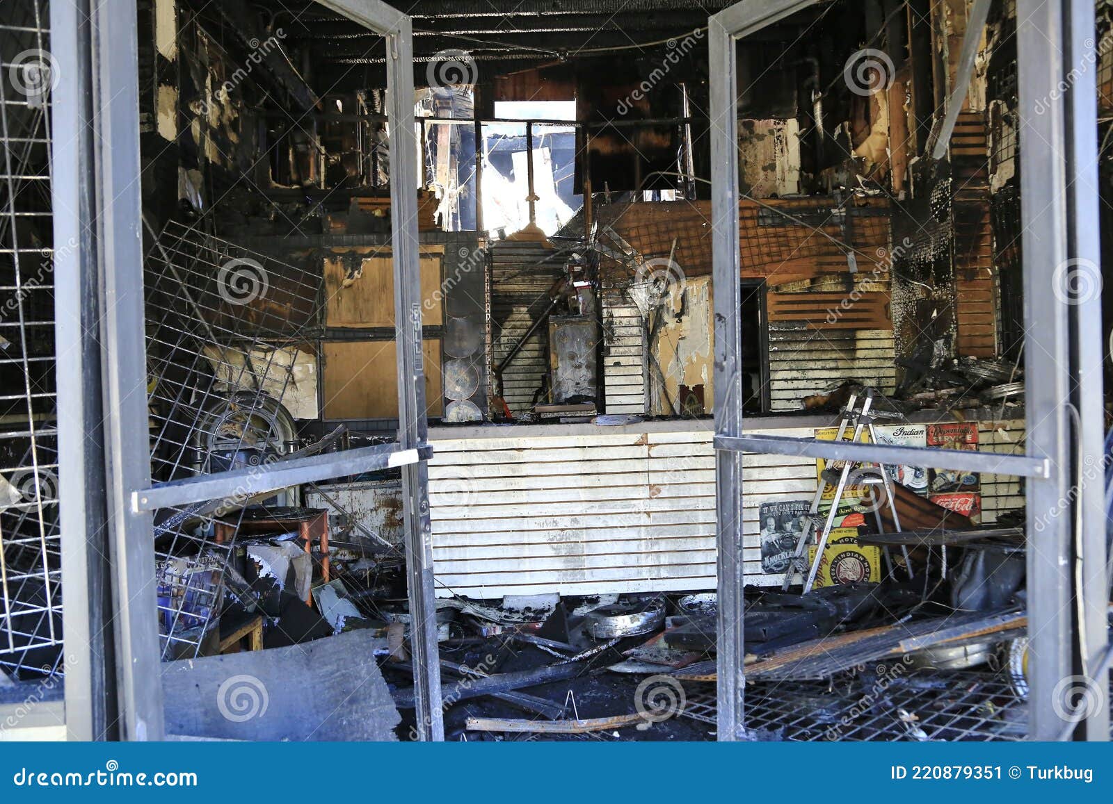 Major Fire Damaged Building Editorial Photo - Image of smoke, dodgers ...