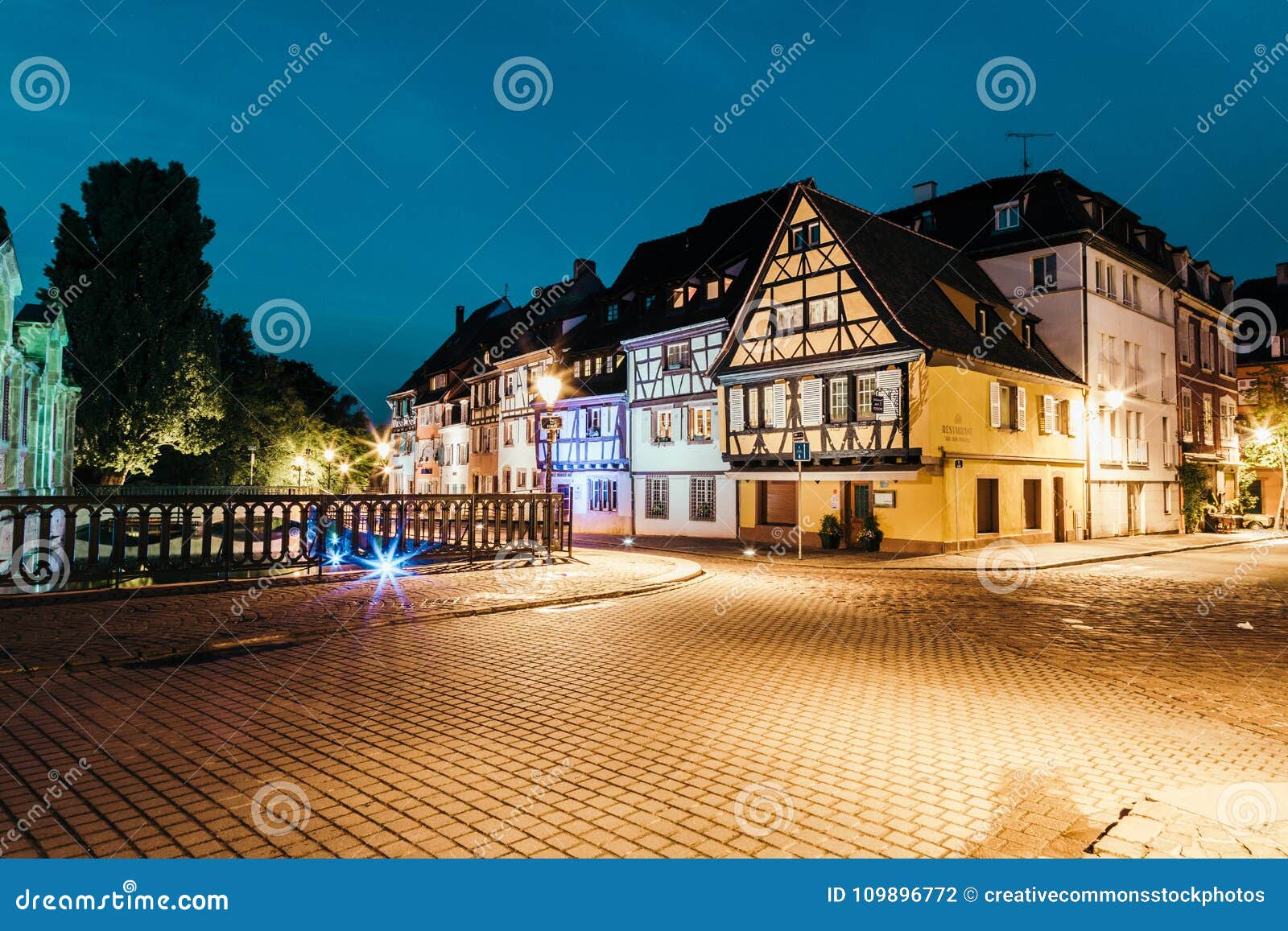 Building, Dusk, House Picture. Image: 109896772