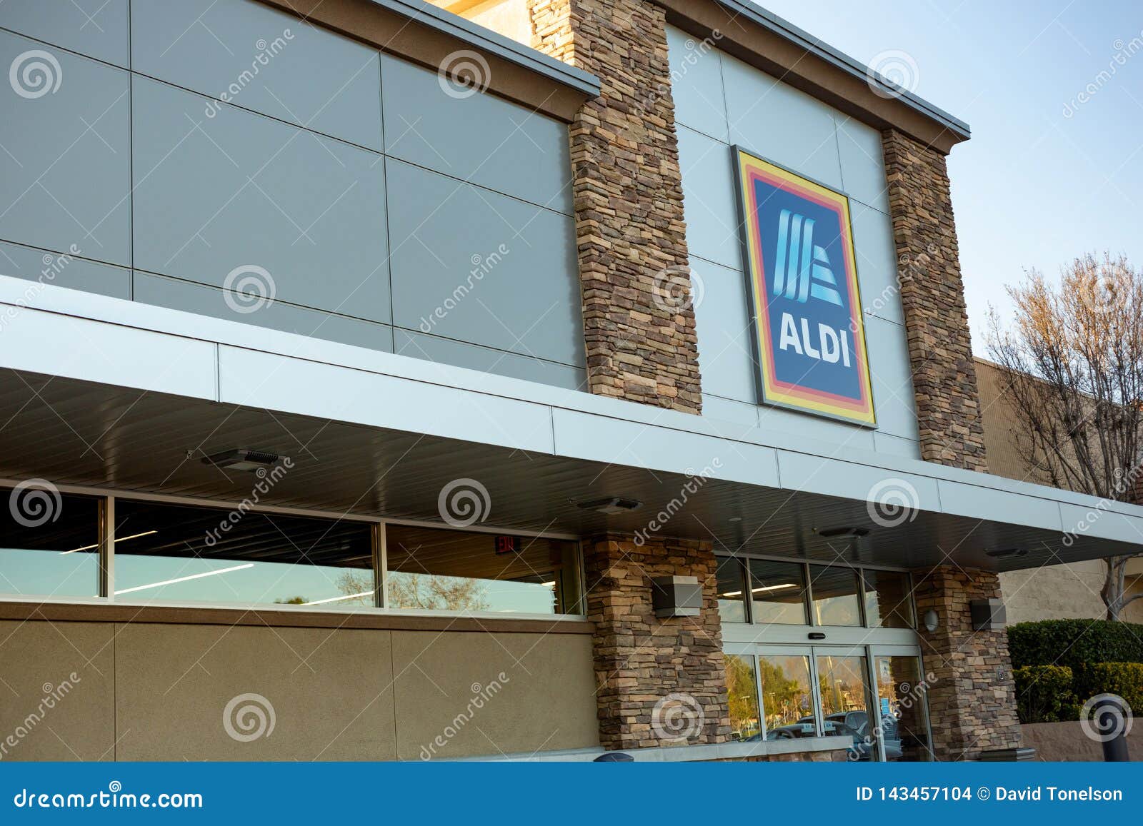 Building A New Aldi Supermarket Editorial Photo | CartoonDealer.com ...