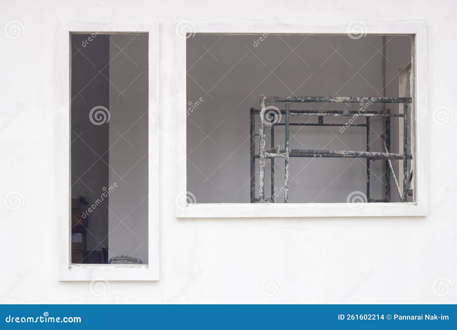 Building House of Two Windows of Different Sizes on the Same Wall in ...