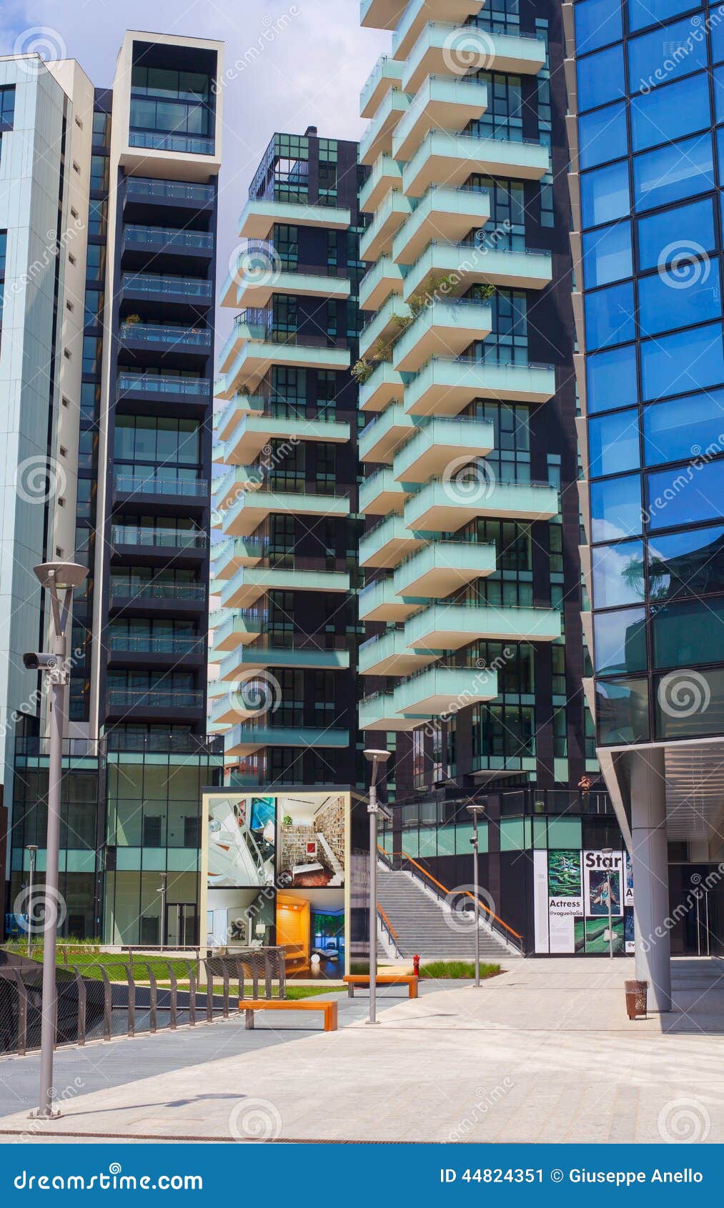 Building, Milan editorial photo. Image of glass, italy - 44824351