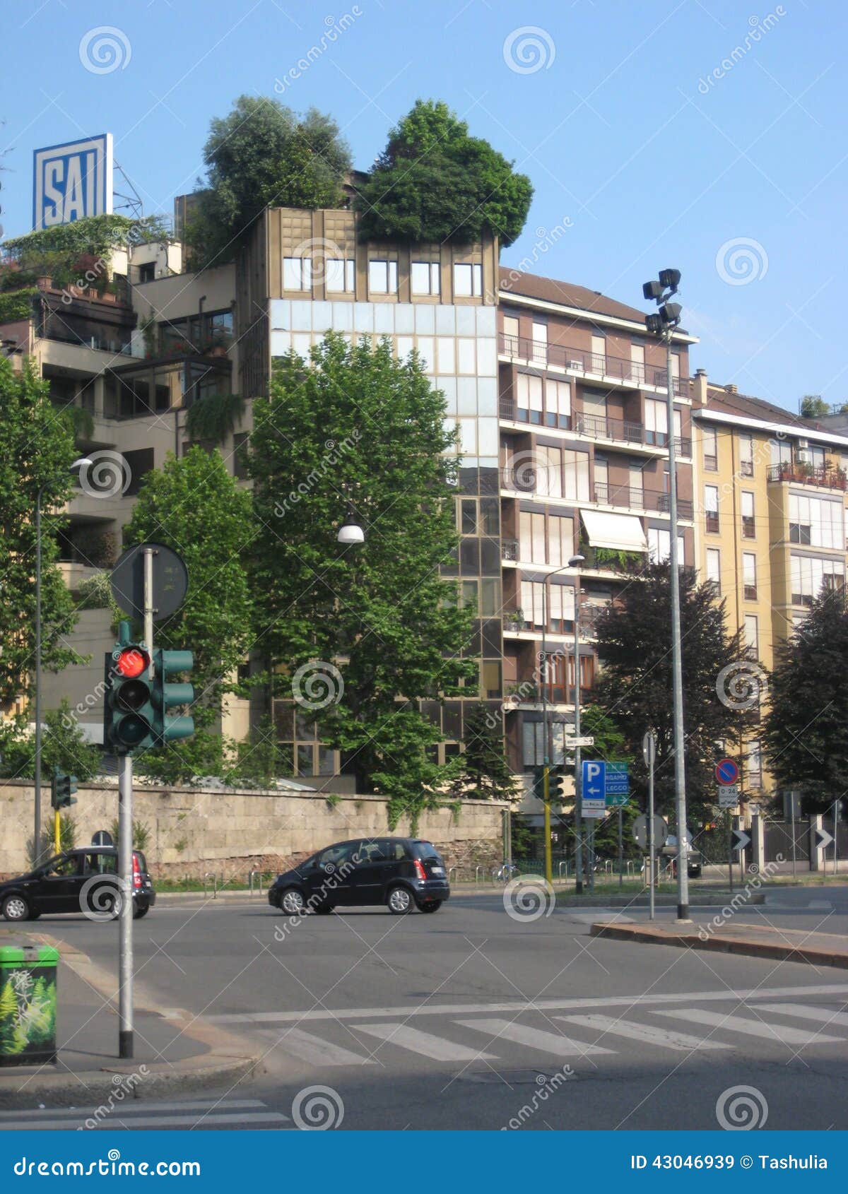 Building in Milan editorial stock image. Image of balcony - 43046939