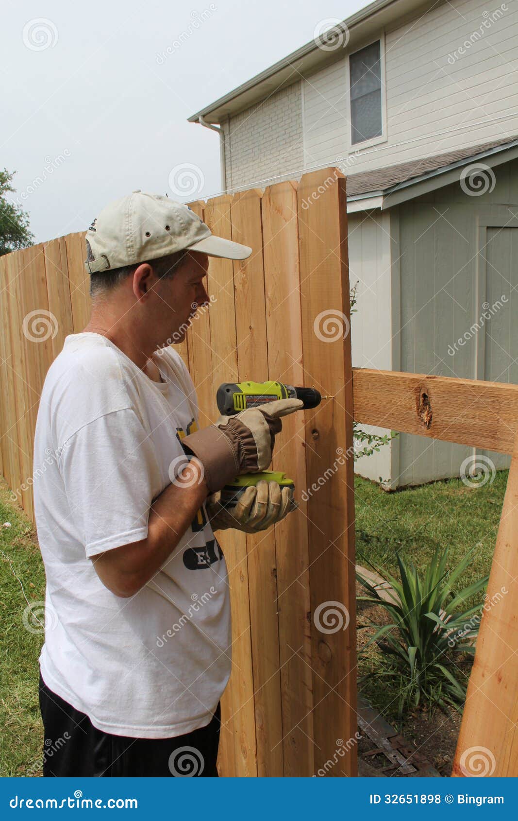 Building a new fence stock photo. Image of construction - 32651898