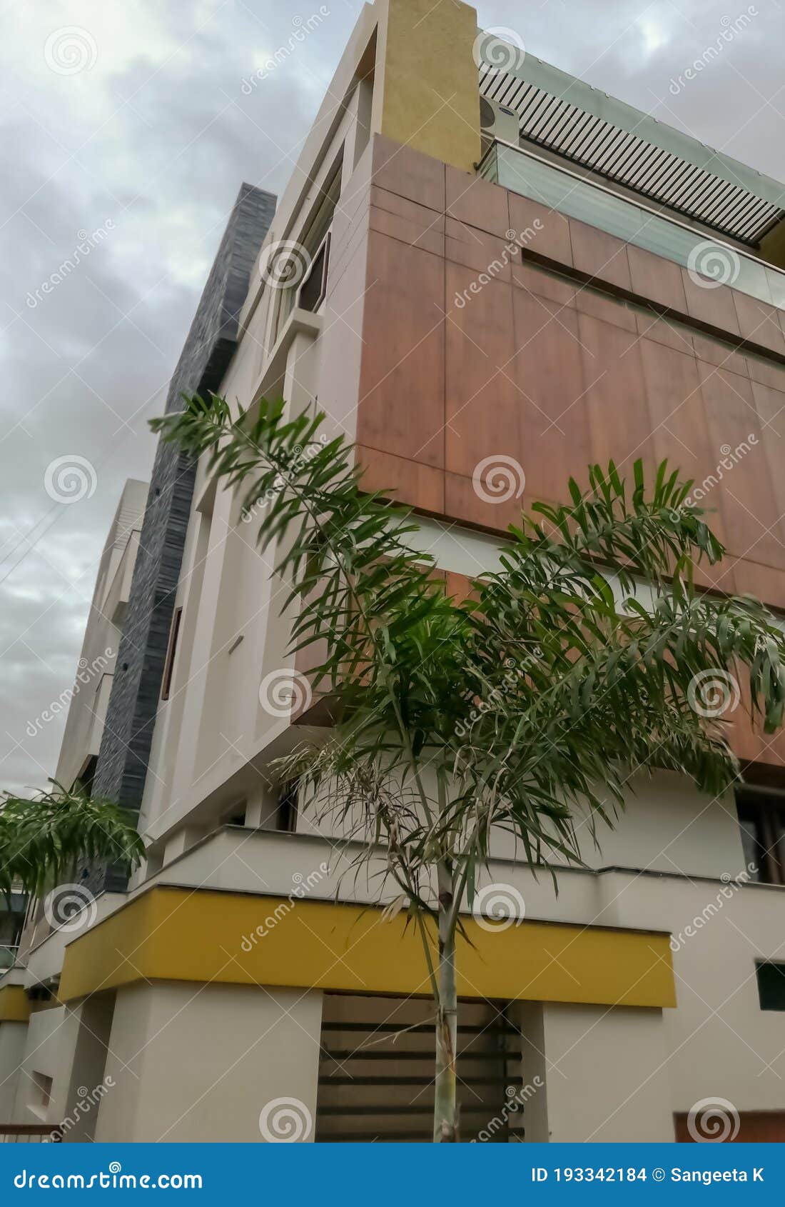 Building from Side View.Nice Architecture from Bottom and Side View ...