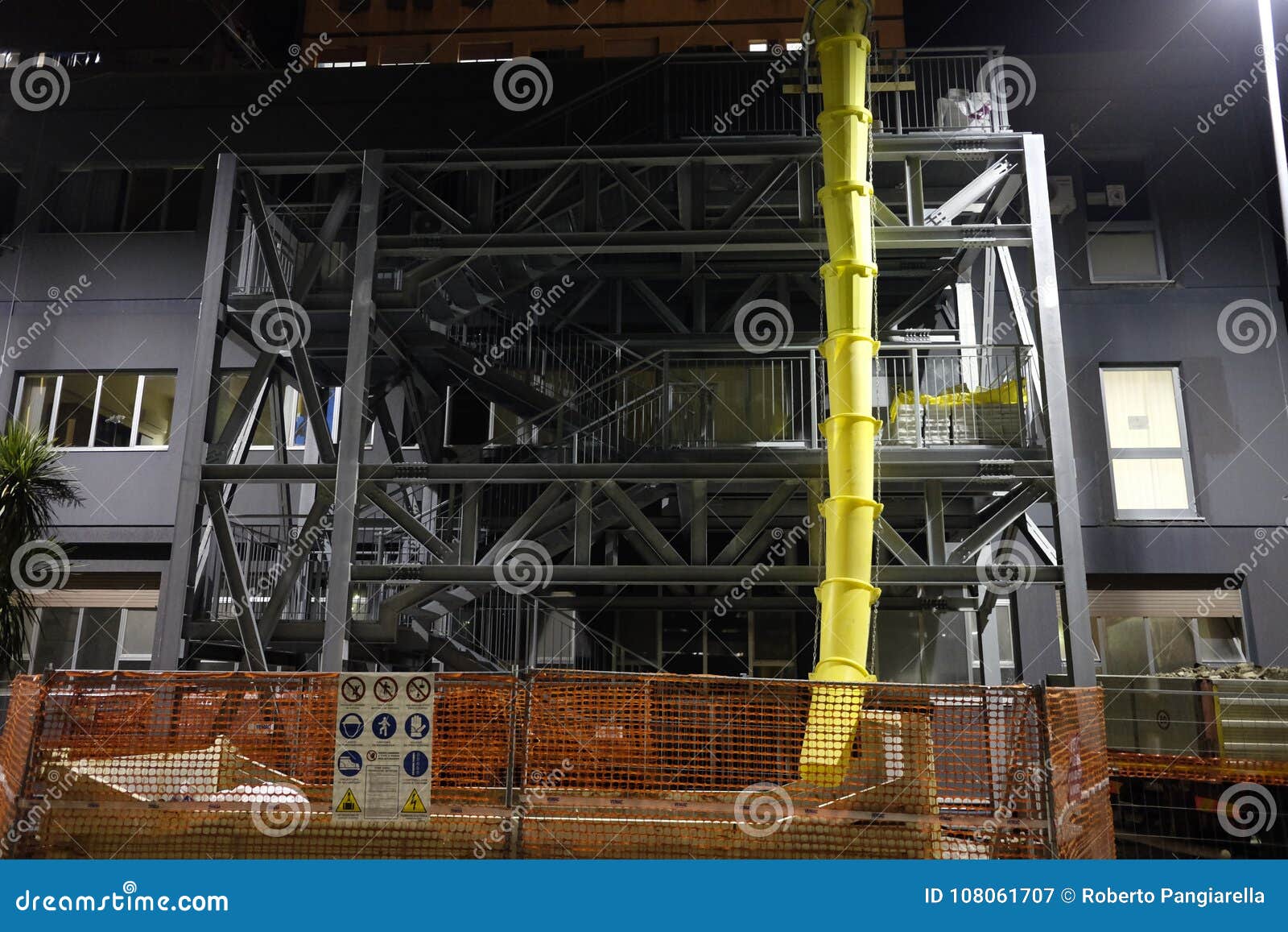 Scaffold Rubble Shoot. Royalty-Free Stock Photography | CartoonDealer ...
