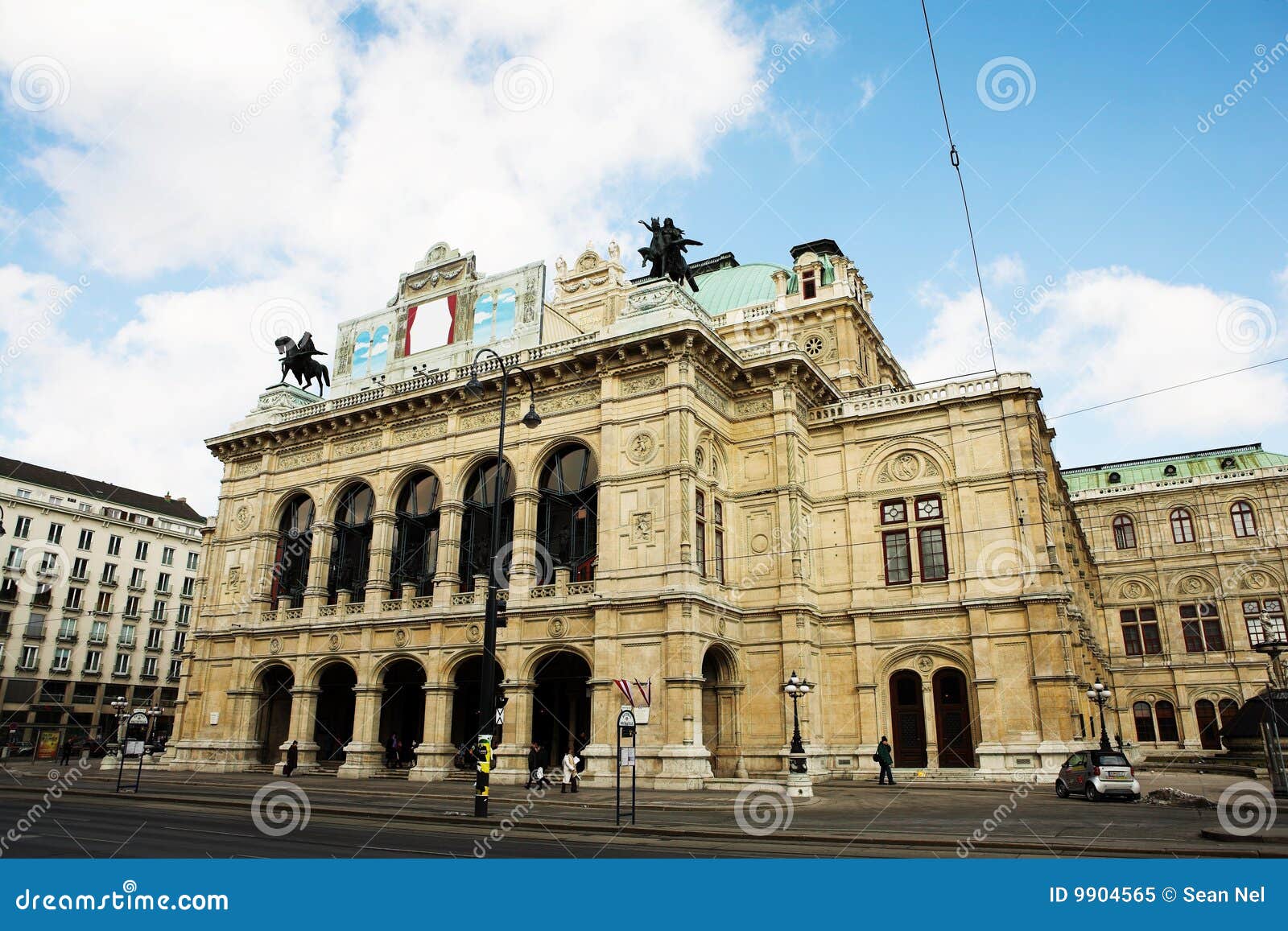 Building with Statues on Top in Vienna Stock Image - Image of ...