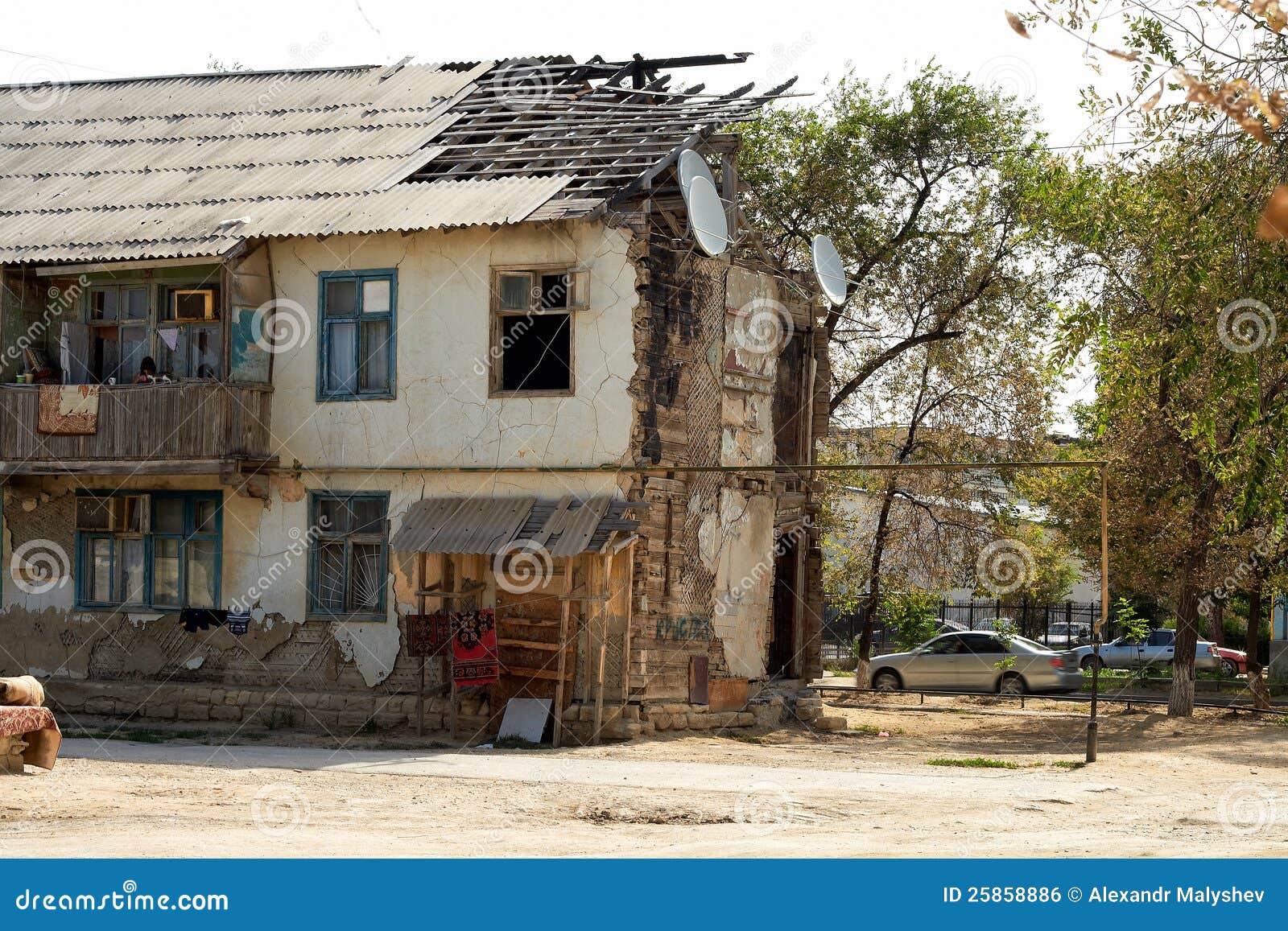 Building with Structural Damage Stock Photo - Image of construction ...