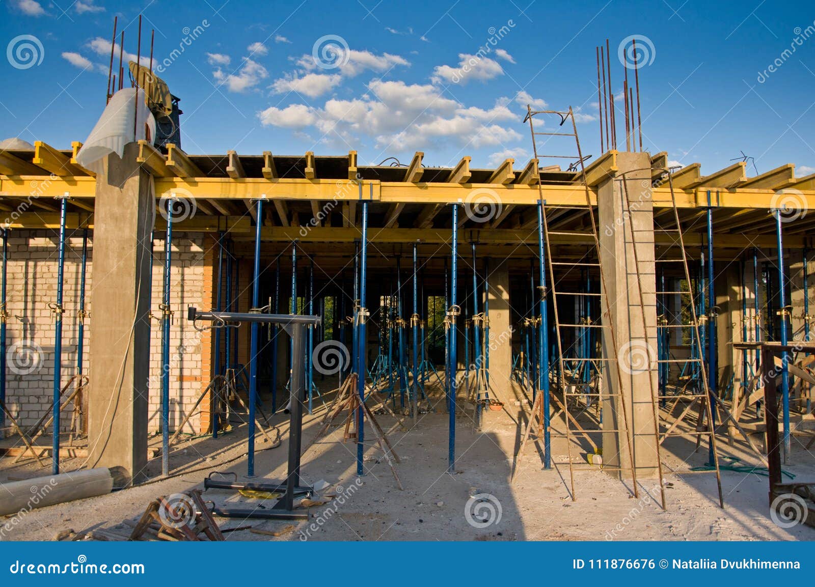 Formwork Systems To Make Reinforced Concrete Structures. Construction ...