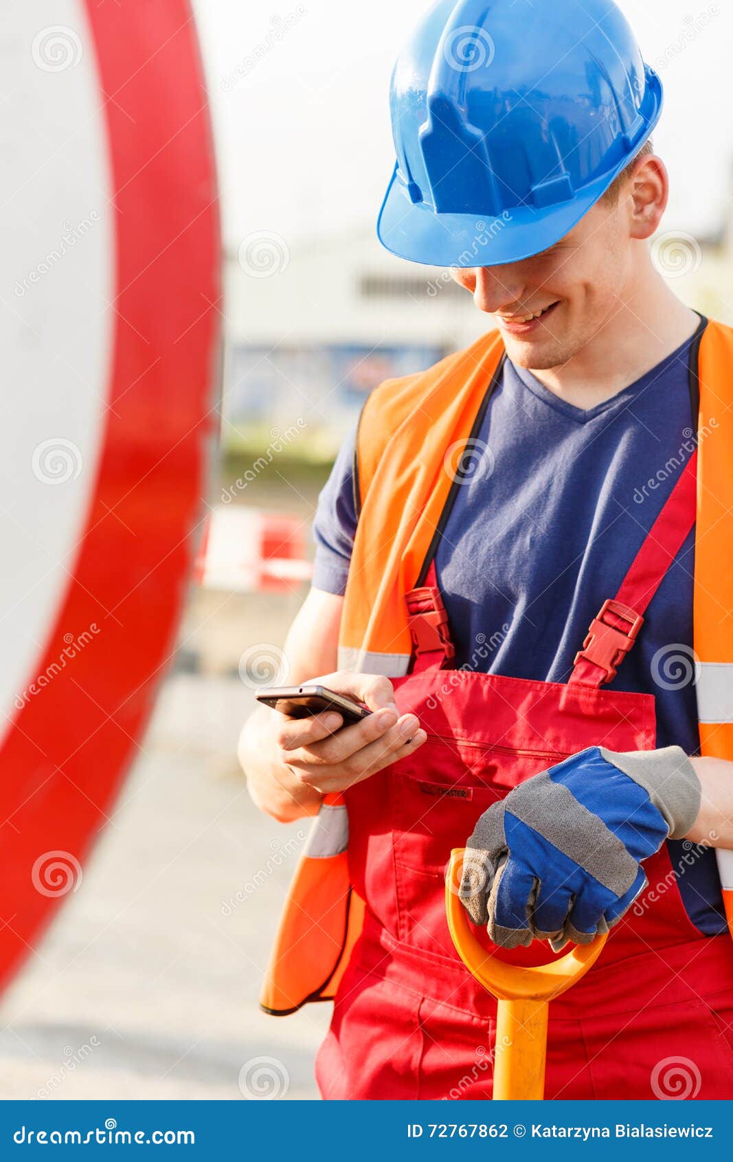 Building Worker Using a Phone Stock Photo - Image of helmet, site: 72767862