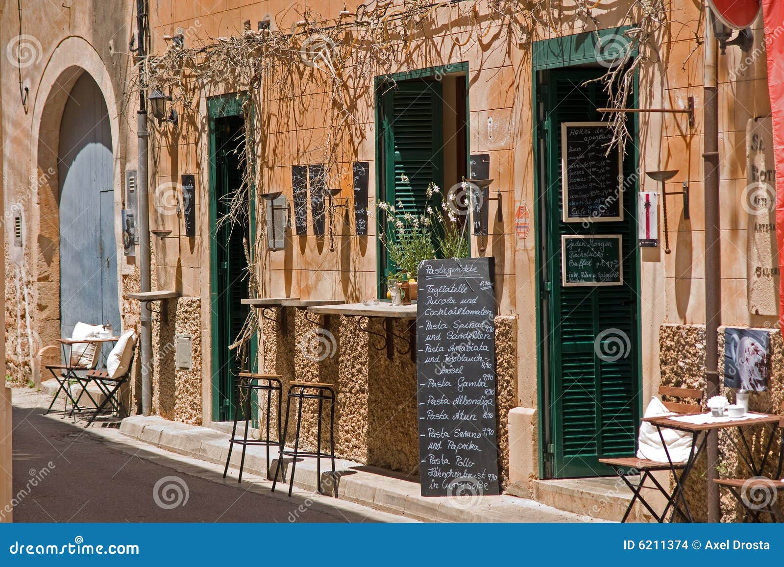 Buitenkant Van Spaans Restaurant Stock Foto - Image of openlucht, menu ...