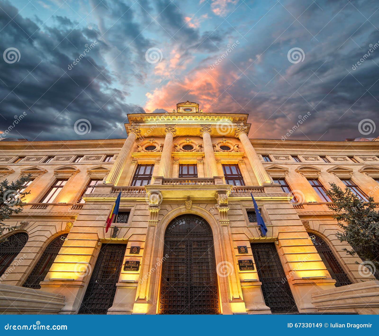 Bukarest-Architektur redaktionelles stockbild. Bild von leuchten - 67330149