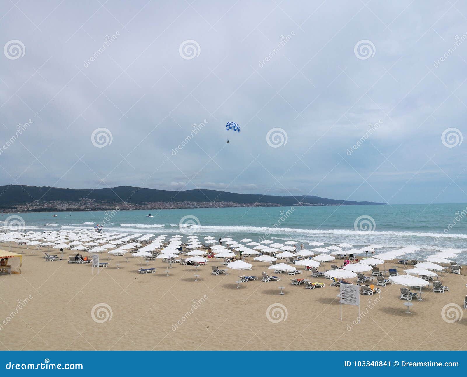 Bulbed редакционное фото. изображение насчитывающей солнечно - 103340841