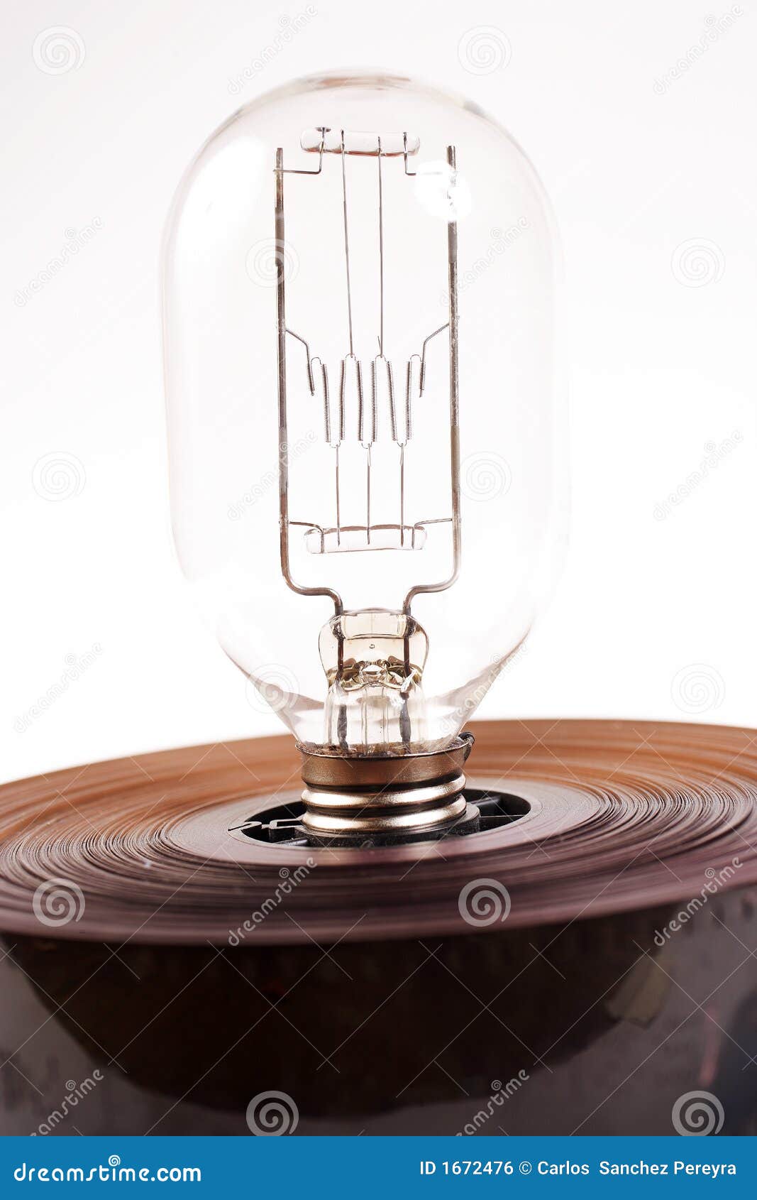 Bulbo foto de archivo. Imagen de creatividad, bulbo, industrias - 1672476