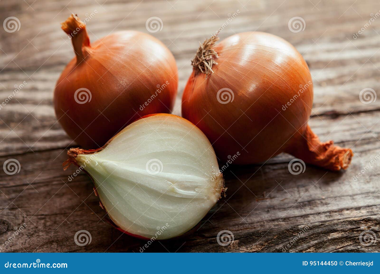 Bulbos De La Cebolla En La Tabla Foto de archivo - Imagen de bulbo ...