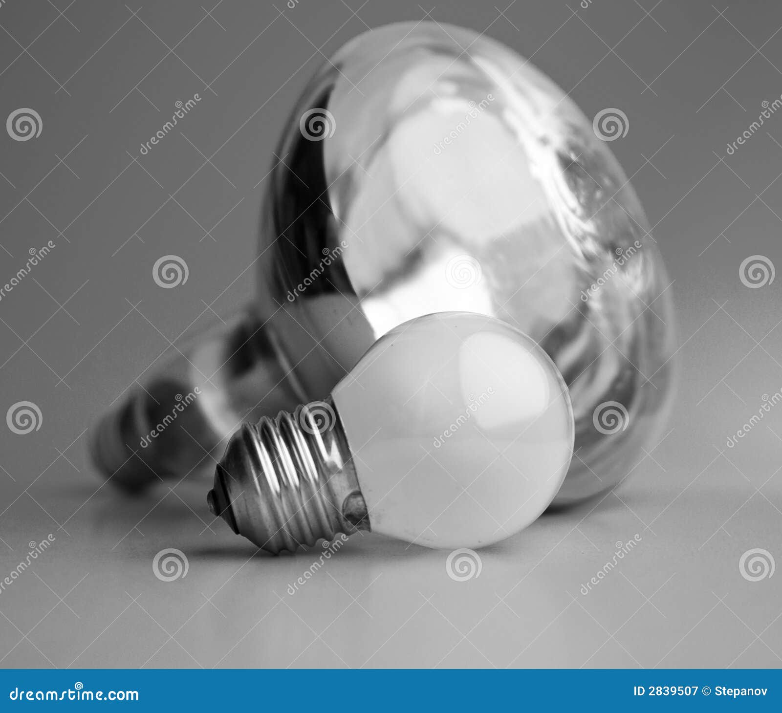 Bulbos eléctricos imagen de archivo. Imagen de iluminado - 2839507