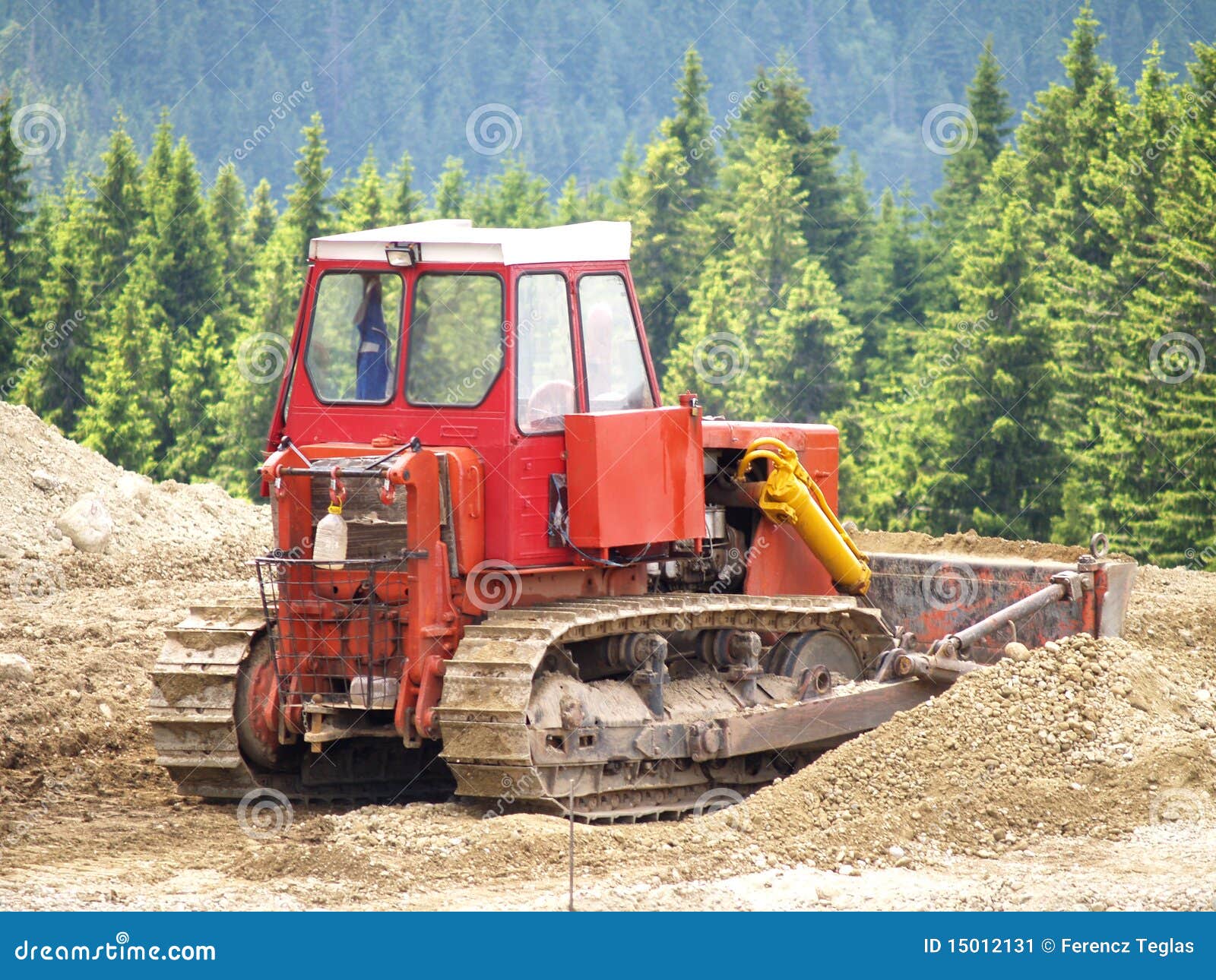 Buldozer at work stock image. Image of dozer, build, excavate - 15012131