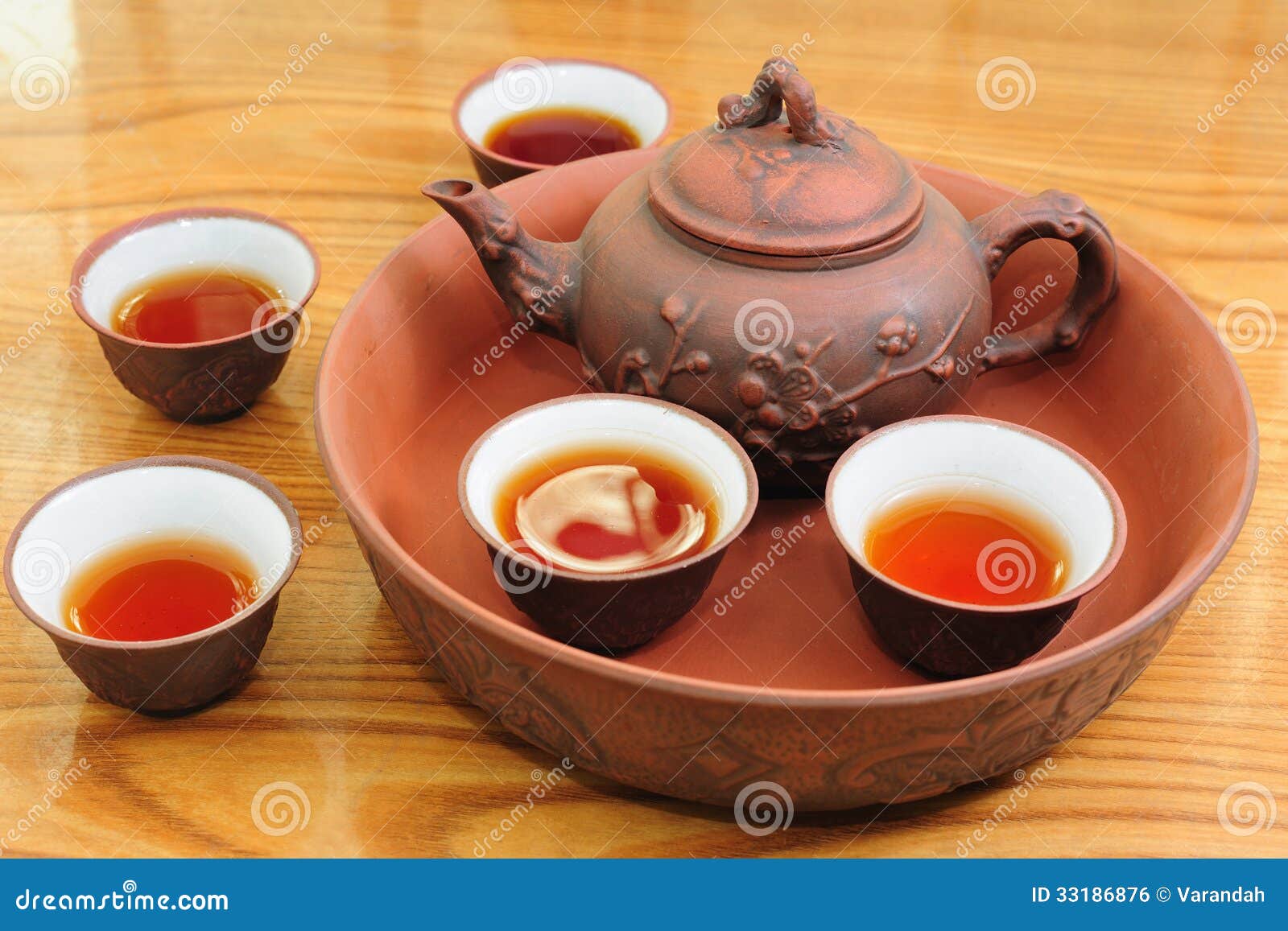 Bule Tradicional Chinês Com Os Copos Do Chá Foto de Stock - Imagem de ...