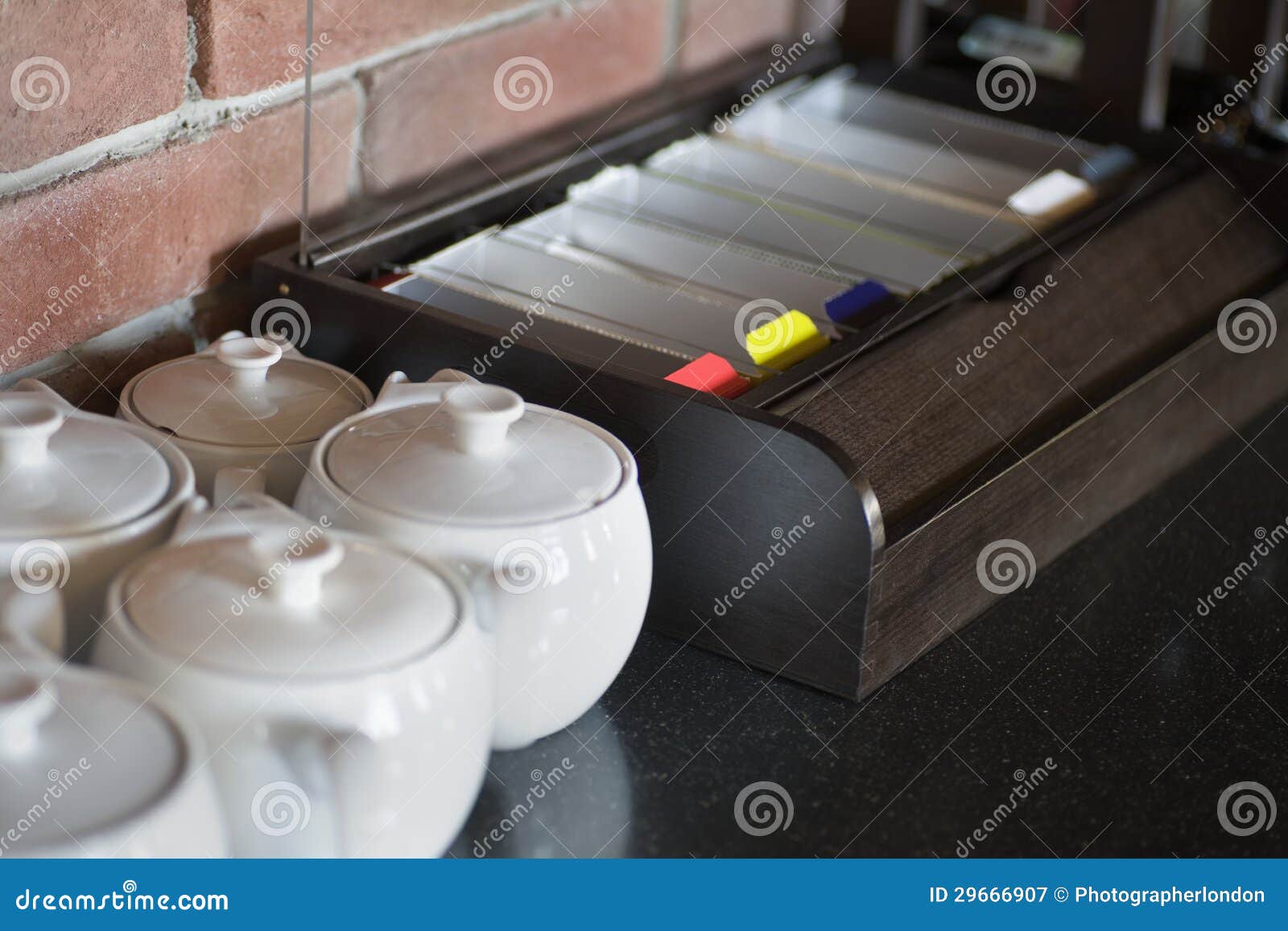 Bules Chineses Com Saquinhos Do Chá Imagem de Stock - Imagem de chinês ...