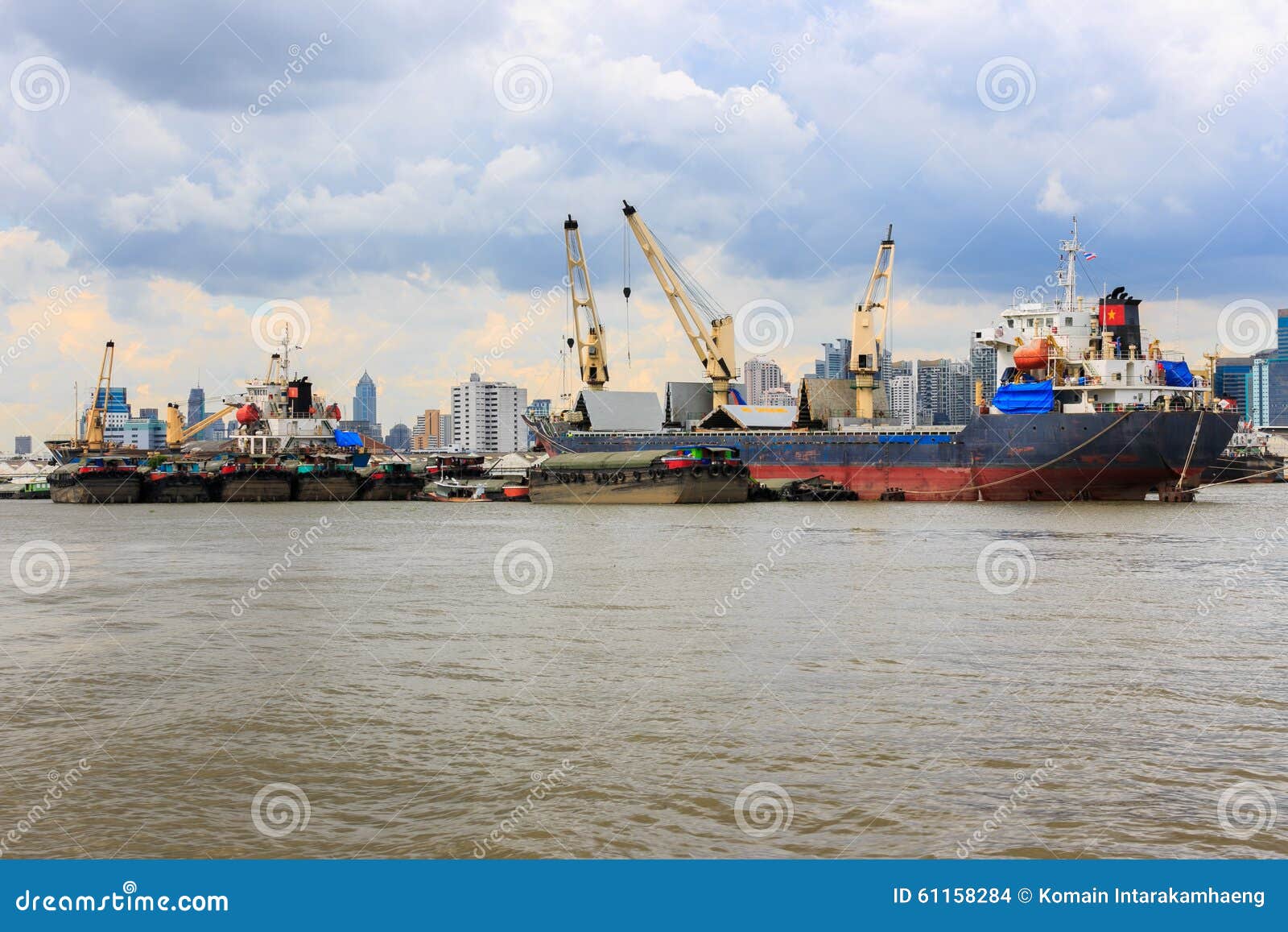 Bulk Cargo Ship Unloading Their Cargo in the Chao Phraya River Stock ...
