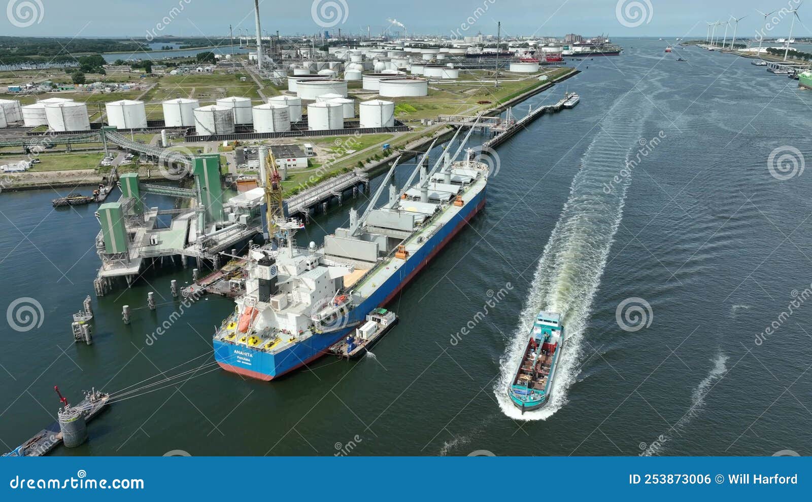 Bulk Carrier Ship at Port Offloading Cargo and Commodities Stock ...